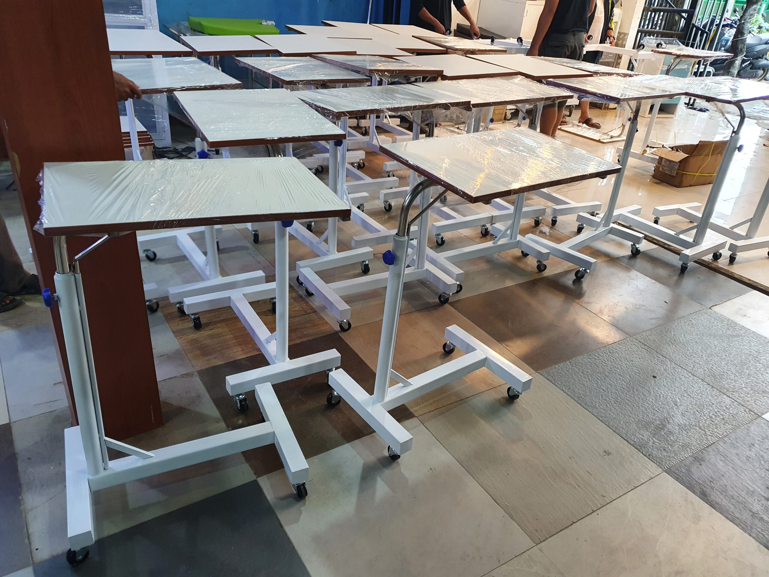 Meja Makan Pasien Besi dan Stainless - Produsen Peralatan dan Furniture ...
